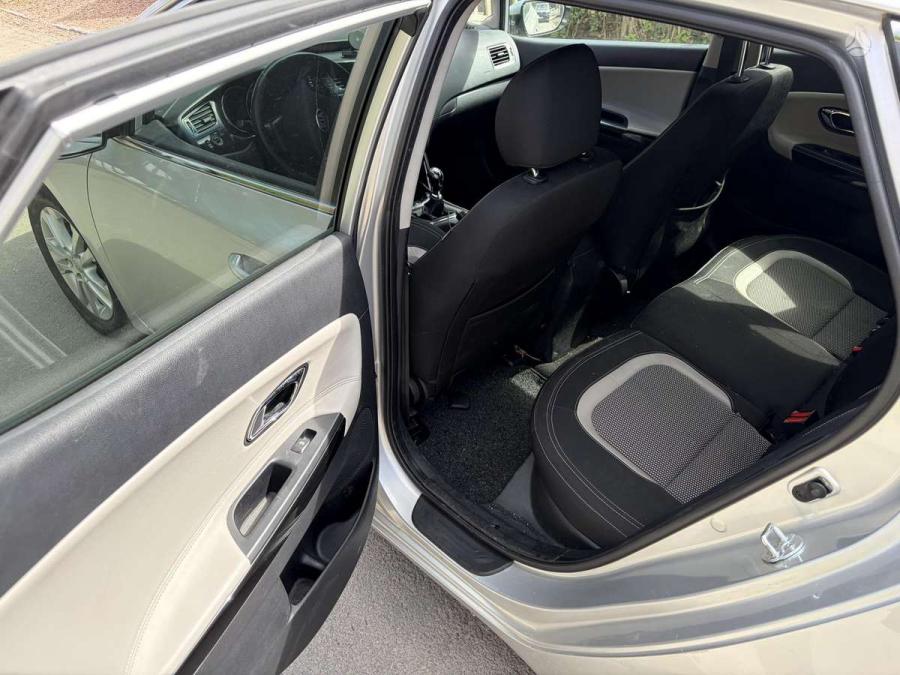 Grey Kia Ceed 2013 in Ukmerge, with an engine capacity of 1.60 L and mileage of 267 thousand km for 2650 €, photo 9 on AUTOMOTO.COM.LV