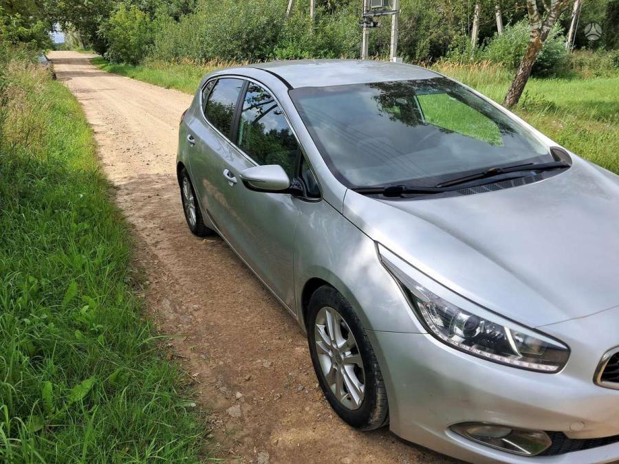 Pelēks Kia Ceed 2013 Panevēža, ar dzinēja tilpumu 1.58 L un nobraukumu 267 tūkst. km par 3100 €, foto 4 vietnē AUTOMOTO.COM.LV