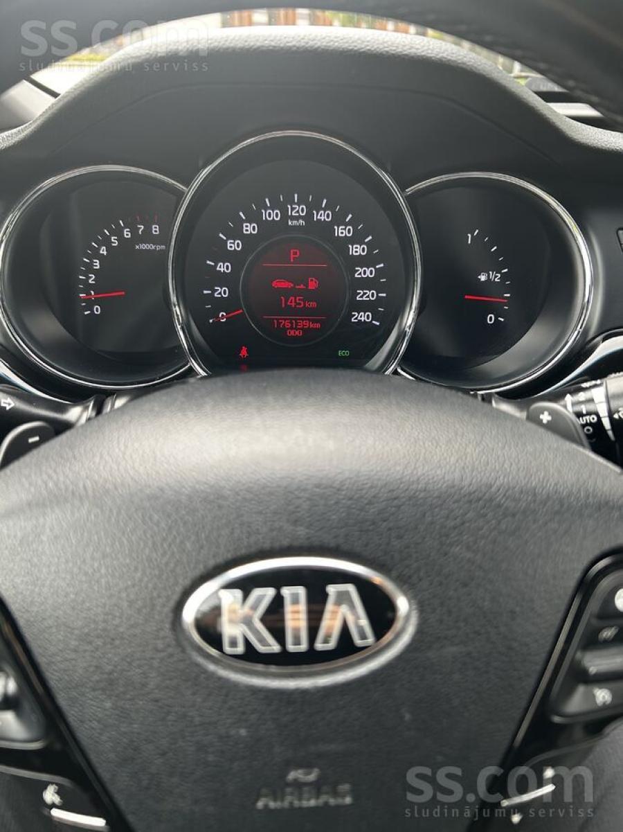 Pelēks Kia Ceed 2013 Rīga, ar dzinēja tilpumu 1.60 L un nobraukumu 176 tūkst. km par 5650 €, foto 10 vietnē AUTOMOTO.COM.LV