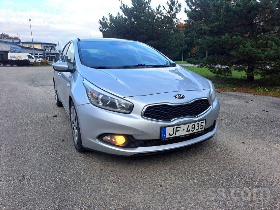 Pelēks Kia Ceed 2013 Jēkabpils, ar dzinēja tilpumu 1.60 L un nobraukumu 411 tūkst. km par 3000 €, foto 9 vietnē AUTOMOTO.COM.LV