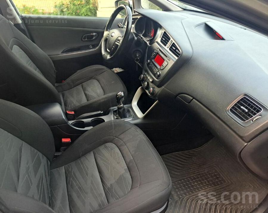 Pelēks Kia Ceed 2013 Jēkabpils, ar dzinēja tilpumu 1.60 L un nobraukumu 411 tūkst. km par 3000 €, foto 11 vietnē AUTOMOTO.COM.LV