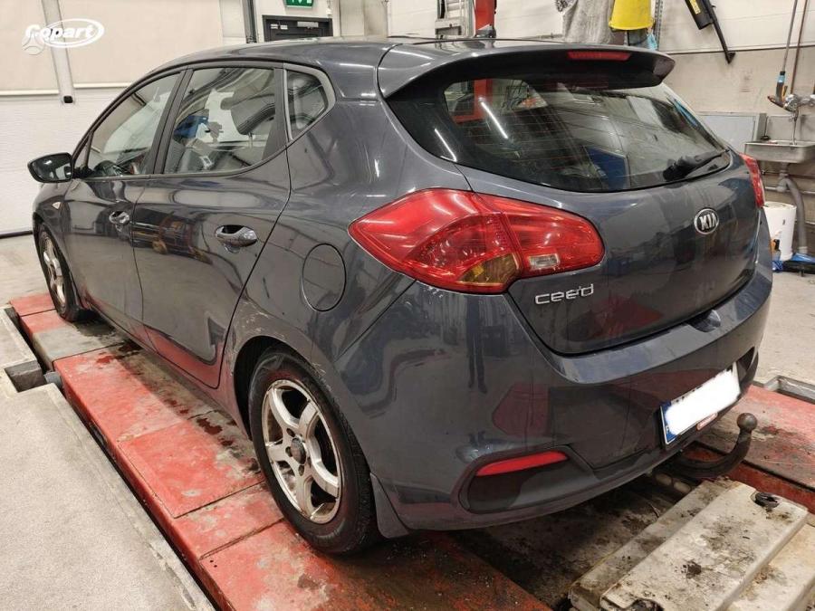 Grey Kia Ceed 2014 in Taurage, with an engine capacity of 1.37 L and mileage of 220 thousand km for 2400 €, photo 4 on AUTOMOTO.COM.LV