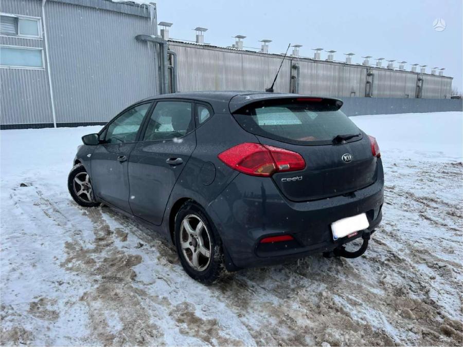 Grey Kia Ceed 2014 in Taurage, with an engine capacity of 1.37 L and mileage of 220 thousand km for 2450 €, photo 6 on AUTOMOTO.COM.LV