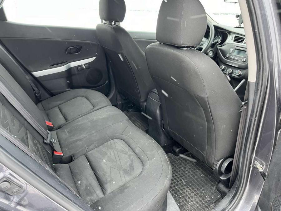 Grey Kia Ceed 2014 in Taurage, with an engine capacity of 1.37 L and mileage of 220 thousand km for 2450 €, photo 13 on AUTOMOTO.COM.LV