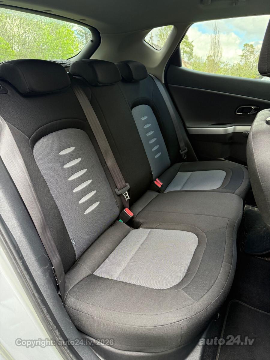 Pelēks Kia Ceed 2014 Tallina, ar dzinēja tilpumu 1.60 L un nobraukumu 136 tūkst. km par 6490 €, foto 15 vietnē AUTOMOTO.COM.LV