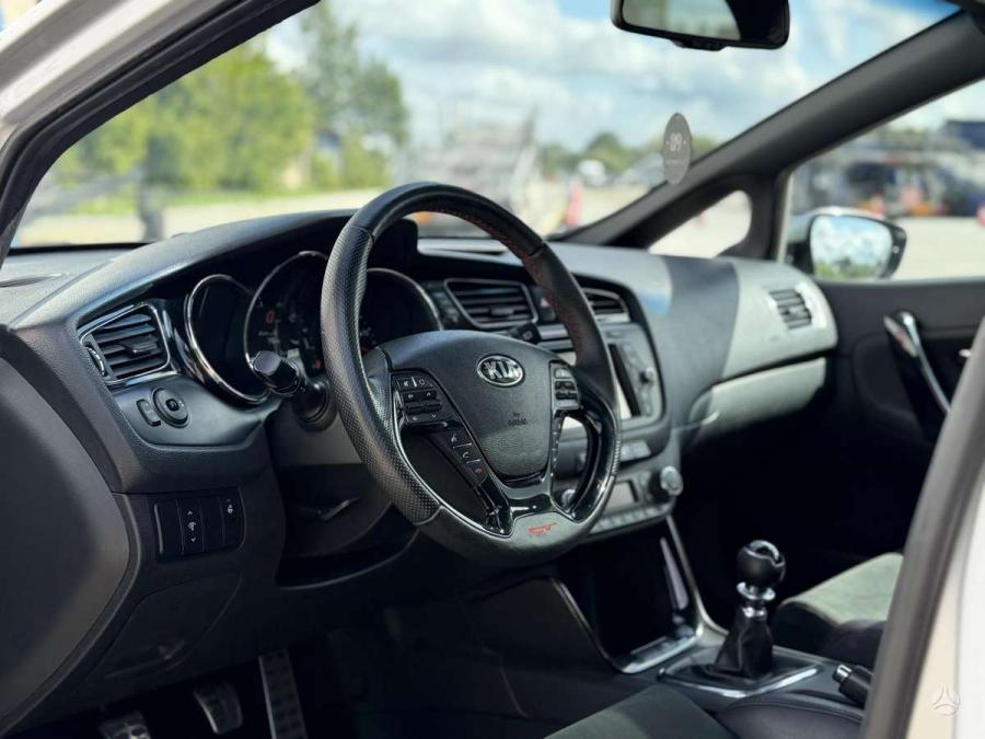 Pelēks Kia Ceed 2015 Tauragė, ar dzinēja tilpumu 1.59 L un nobraukumu 186 tūkst. km par 7900 €, foto 44 vietnē AUTOMOTO.COM.LV