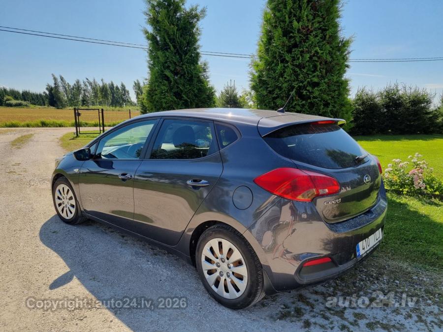 Pelēks Kia Ceed 2015 Tartu, ar dzinēja tilpumu 1.40 L un nobraukumu 140 tūkst. km par 5300 €, foto 3 vietnē AUTOMOTO.COM.LV