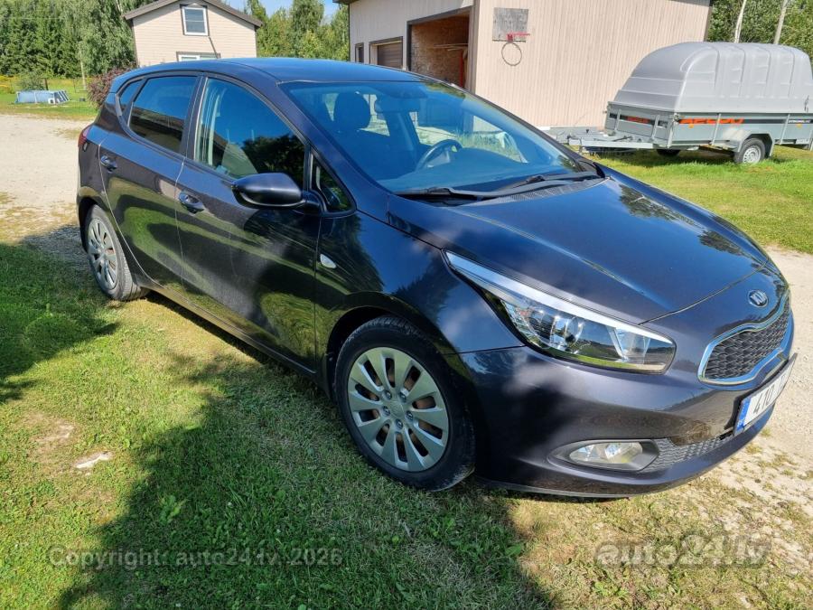 Pelēks Kia Ceed 2015 Tartu, ar dzinēja tilpumu 1.40 L un nobraukumu 140 tūkst. km par 5300 €, foto 4 vietnē AUTOMOTO.COM.LV