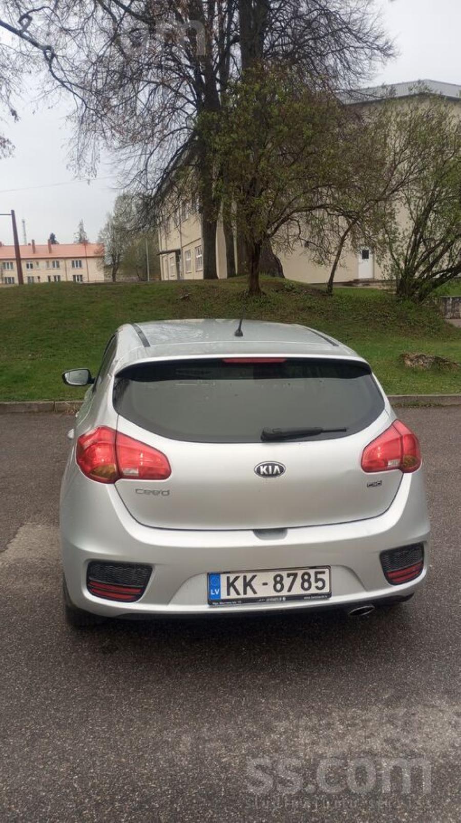 Grey Kia Ceed 2016 in Valmiera, with an engine capacity of 1.60 L and mileage of 176 thousand km for 5000 €, photo 2 on AUTOMOTO.COM.LV