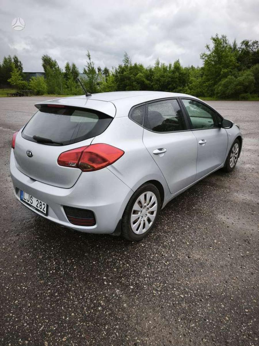 Grey Kia Ceed 2016 in Utena, with an engine capacity of 1.58 L and mileage of 276 thousand km for 4700 €, photo 4 on AUTOMOTO.COM.LV