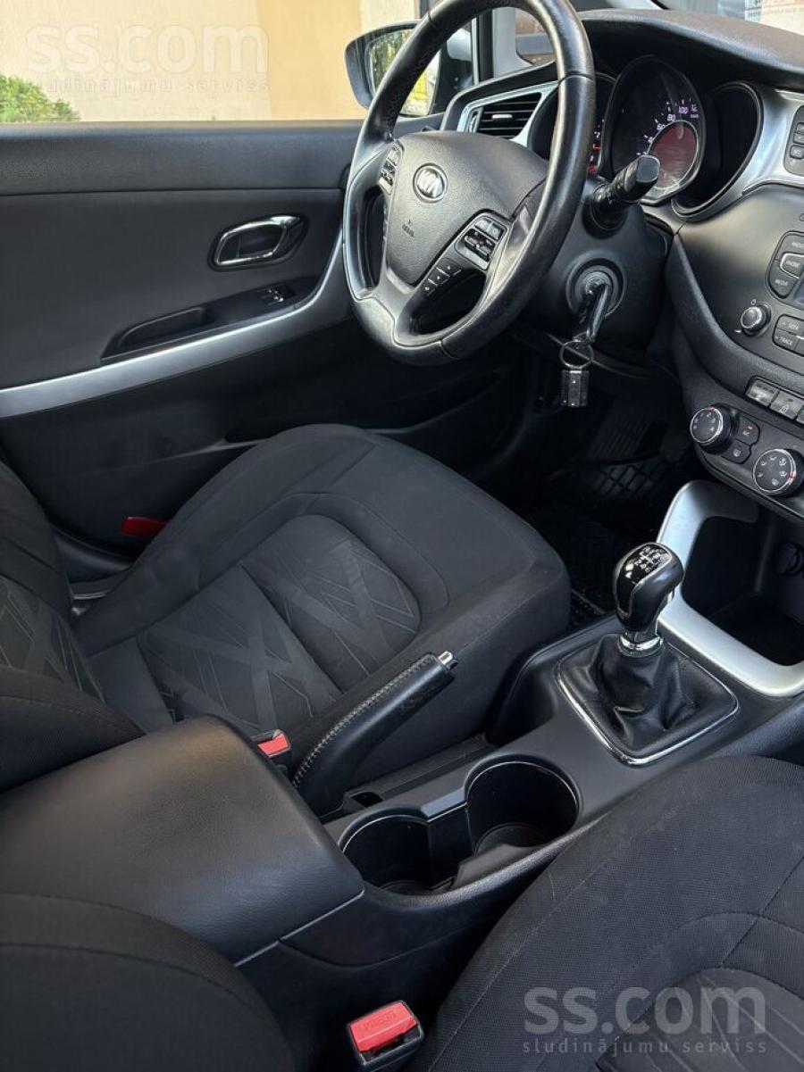 Pelēks Kia Ceed 2016 Rīga, ar dzinēja tilpumu 1.60 L un nobraukumu 209 tūkst. km par 3000 €, foto 13 vietnē AUTOMOTO.COM.LV