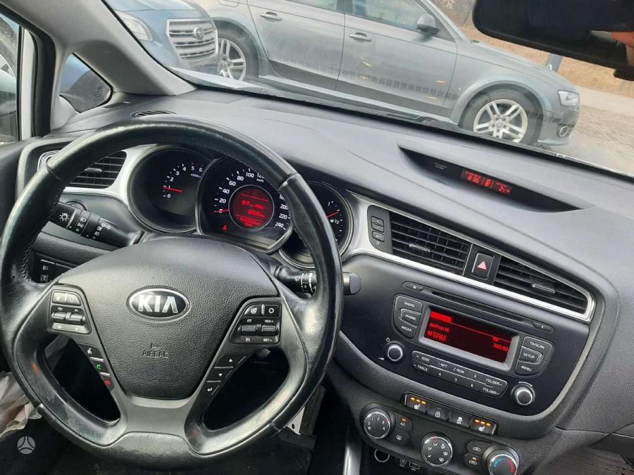 Grey Kia Ceed 2017 in Kaunas, with an engine capacity of 1.40 L and mileage of 140 thousand km for 5950 €, photo 13 on AUTOMOTO.COM.LV