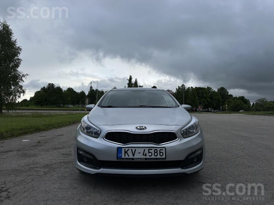 Grey Kia Ceed 2017 in Riga, with an engine capacity of 1.40 L and mileage of 120 thousand km for 5950 €, photo 5 on AUTOMOTO.COM.LV