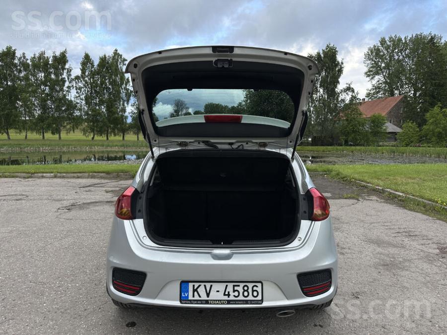 Grey Kia Ceed 2017 in Riga, with an engine capacity of 1.40 L and mileage of 120 thousand km for 5950 €, photo 8 on AUTOMOTO.COM.LV