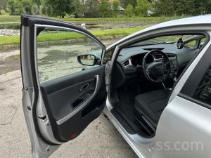 Grey Kia Ceed 2017 in Riga, with an engine capacity of 1.40 L and mileage of 120 thousand km for 5950 €, photo 9 on AUTOMOTO.COM.LV