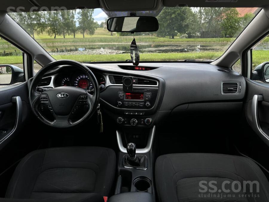 Grey Kia Ceed 2017 in Riga, with an engine capacity of 1.40 L and mileage of 120 thousand km for 5950 €, photo 13 on AUTOMOTO.COM.LV