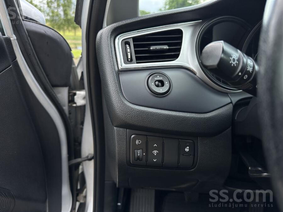 Grey Kia Ceed 2017 in Riga, with an engine capacity of 1.40 L and mileage of 120 thousand km for 5950 €, photo 15 on AUTOMOTO.COM.LV