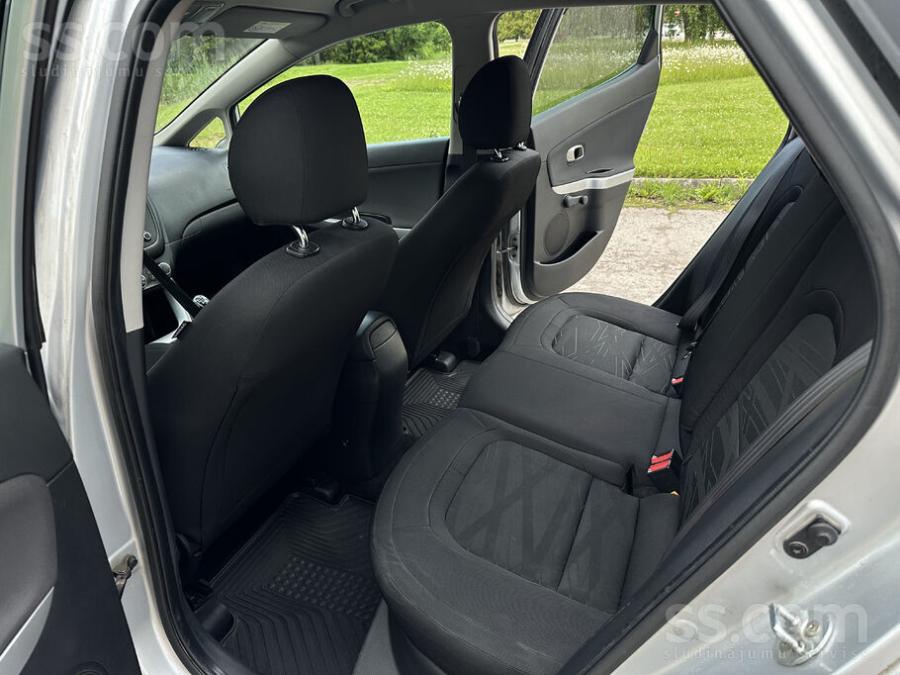 Grey Kia Ceed 2017 in Riga, with an engine capacity of 1.40 L and mileage of 120 thousand km for 5950 €, photo 19 on AUTOMOTO.COM.LV