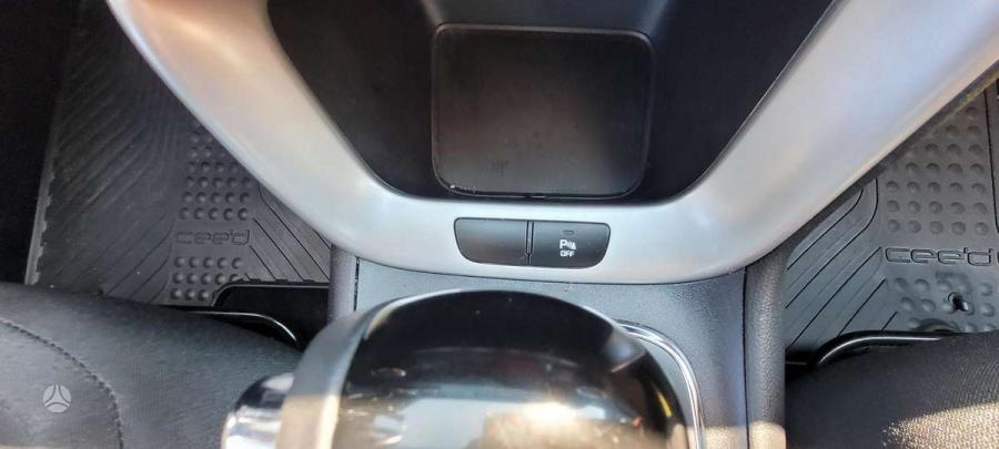 Grey Kia Ceed 2017 in Plunge, with an engine capacity of 1.60 L and mileage of 147 thousand km for 7400 €, photo 18 on AUTOMOTO.COM.LV