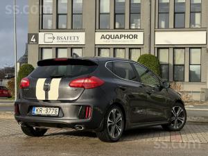 Grey Kia Ceed 2017 in Riga, with an engine capacity of 1.60 L and mileage of 196 thousand km for 6599 €, photo 4 on AUTOMOTO.COM.LV
