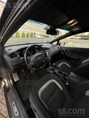 Grey Kia Ceed 2017 in Riga, with an engine capacity of 1.60 L and mileage of 196 thousand km for 6599 €, photo 8 on AUTOMOTO.COM.LV