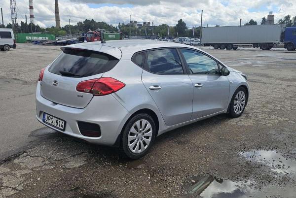 Pelēks Kia Ceed 2017 Panevēža, ar dzinēja tilpumu 1.40 L un nobraukumu 208 tūkst. km par 5200 €, foto 5 vietnē AUTOMOTO.COM.LV