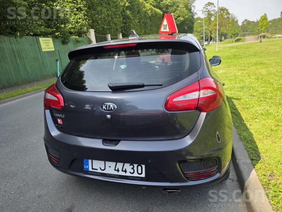 Grey Kia Ceed 2018 in Riga, with an engine capacity of 1.60 L and mileage of 186 thousand km for 6499 €, photo 3 on AUTOMOTO.COM.LV