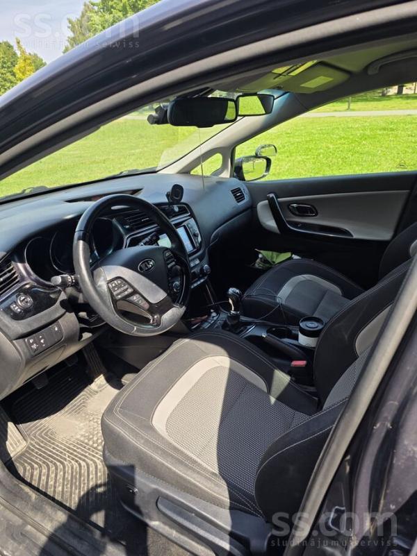 Grey Kia Ceed 2018 in Riga, with an engine capacity of 1.60 L and mileage of 186 thousand km for 6499 €, photo 3 on AUTOMOTO.COM.LV