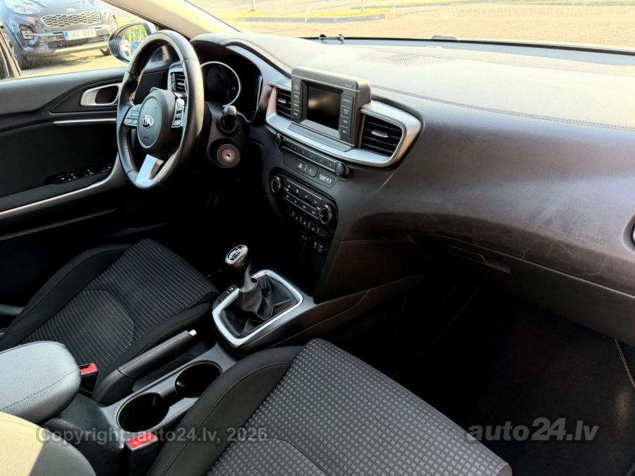 Pelēks Kia Ceed 2018 Tallina, ar dzinēja tilpumu 1.40 L un nobraukumu 139 tūkst. km par 9900 €, foto 5 vietnē AUTOMOTO.COM.LV