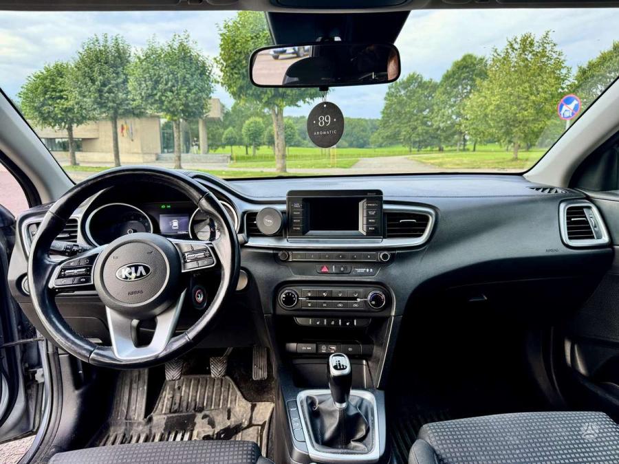Pelēks Kia Ceed 2018 Kauņa, ar dzinēja tilpumu 1.37 L un nobraukumu 156 tūkst. km par 8750 €, foto 9 vietnē AUTOMOTO.COM.LV