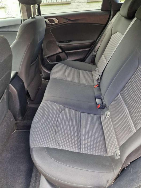 Grey Kia Ceed 2018 in Vilnius, with an engine capacity of 1.37 L and mileage of 330 thousand km for 4990 €, photo 9 on AUTOMOTO.COM.LV