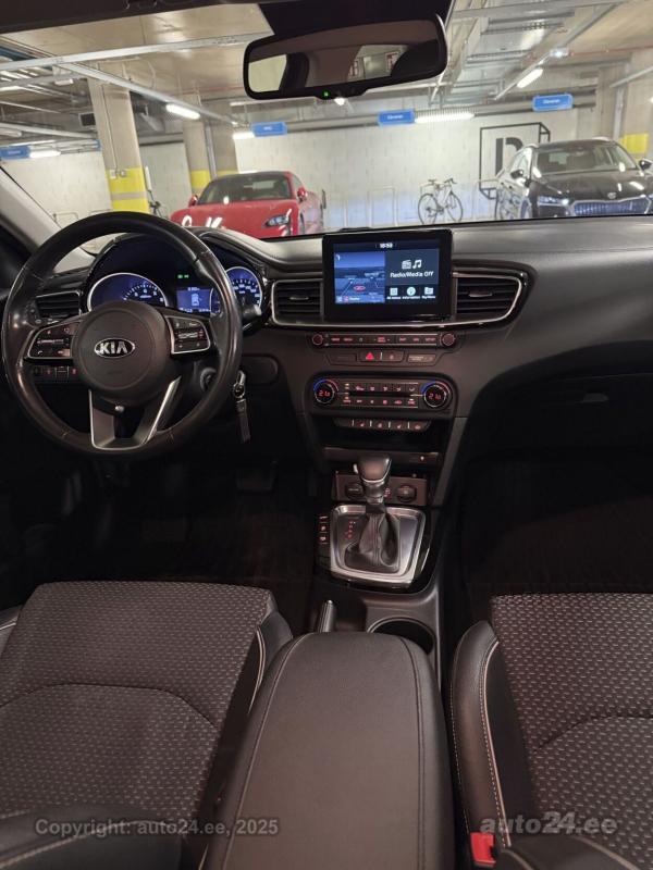 Grey Kia Ceed 2019 in Tallinn, with an engine capacity of 1.40 L and mileage of 130 thousand km for 13900 €, photo 11 on AUTOMOTO.COM.LV