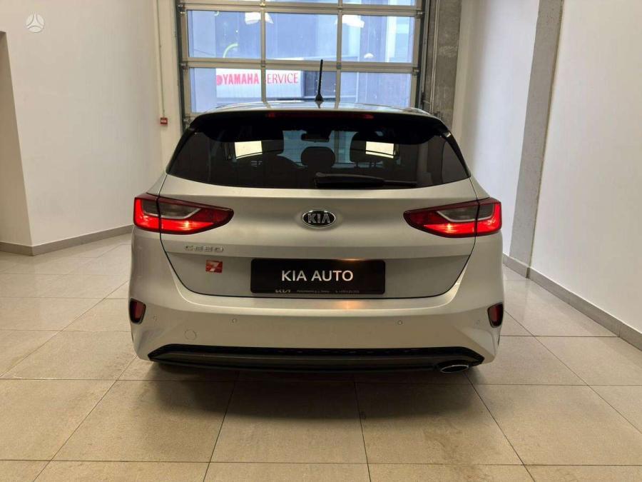 Grey Kia Ceed 2019 in Vilnius, with an engine capacity of 1.60 L and mileage of 138 thousand km for 9500 €, photo 4 on AUTOMOTO.COM.LV