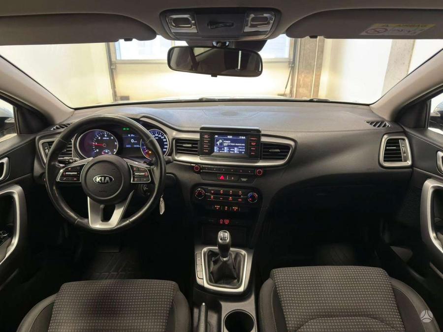 Grey Kia Ceed 2019 in Vilnius, with an engine capacity of 1.60 L and mileage of 138 thousand km for 9500 €, photo 5 on AUTOMOTO.COM.LV