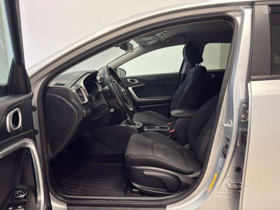 Grey Kia Ceed 2019 in Vilnius, with an engine capacity of 1.60 L and mileage of 138 thousand km for 9500 €, photo 8 on AUTOMOTO.COM.LV