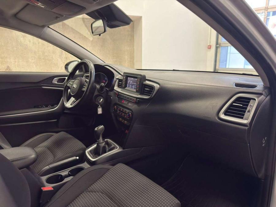Grey Kia Ceed 2019 in Vilnius, with an engine capacity of 1.60 L and mileage of 138 thousand km for 9500 €, photo 11 on AUTOMOTO.COM.LV