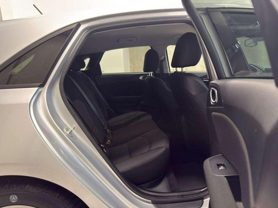 Grey Kia Ceed 2019 in Vilnius, with an engine capacity of 1.60 L and mileage of 138 thousand km for 9500 €, photo 13 on AUTOMOTO.COM.LV