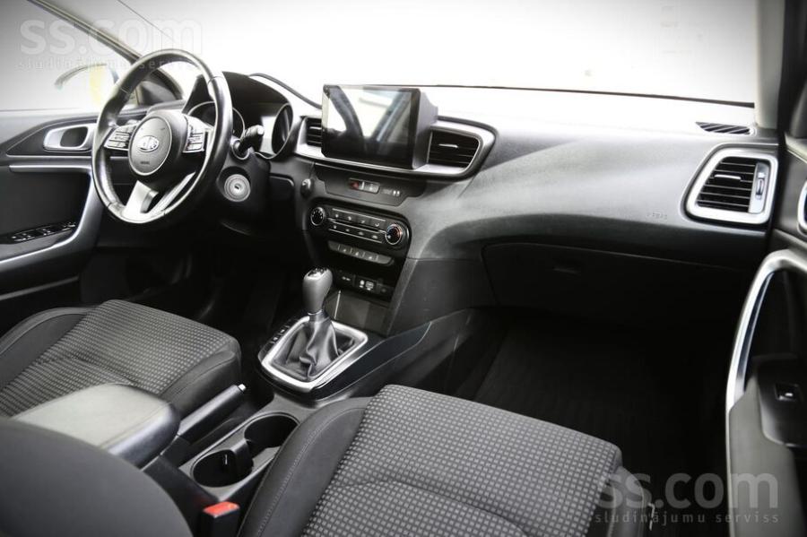 Grey Kia Ceed 2019 in Riga, with an engine capacity of 1.60 L and mileage of 180 thousand km for 7995 €, photo 10 on AUTOMOTO.COM.LV
