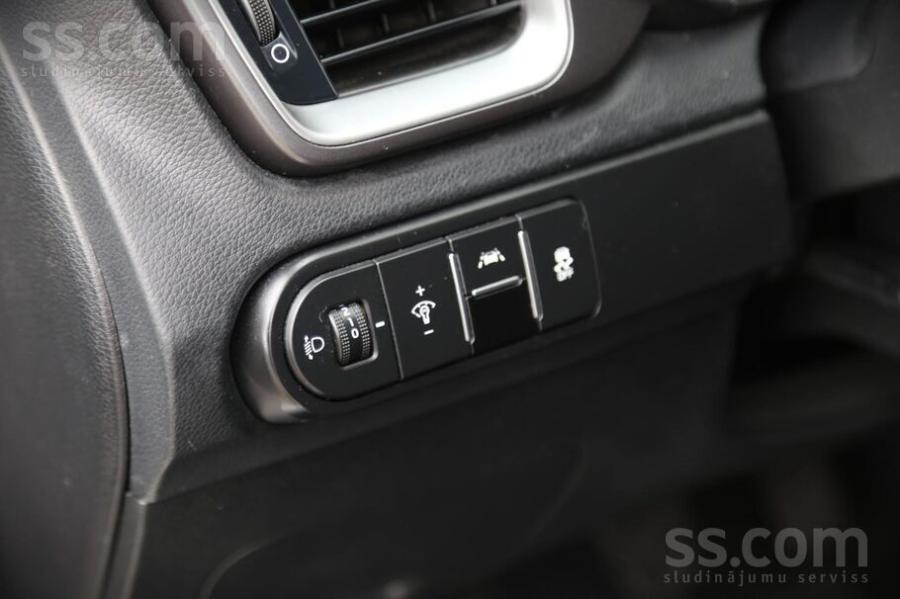 Grey Kia Ceed 2019 in Riga, with an engine capacity of 1.60 L and mileage of 180 thousand km for 7995 €, photo 18 on AUTOMOTO.COM.LV