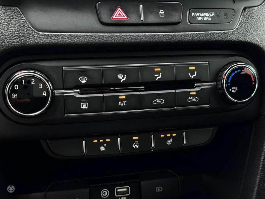 Grey Kia Ceed 2019 in Vilnius, with an engine capacity of 1.37 L and mileage of 104 thousand km for 10990 €, photo 24 on AUTOMOTO.COM.LV