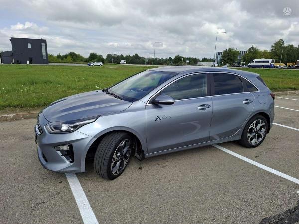 Grey Kia Ceed 2019 in Panevezys, with an engine capacity of 1.60 L and mileage of 356 thousand km for 4800 €, photo 3 on AUTOMOTO.COM.LV