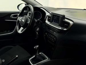 Grey Kia Ceed 2019 in Vilnius, with an engine capacity of 1.37 L and mileage of 104 thousand km for 10900 €, photo 16 on AUTOMOTO.COM.LV