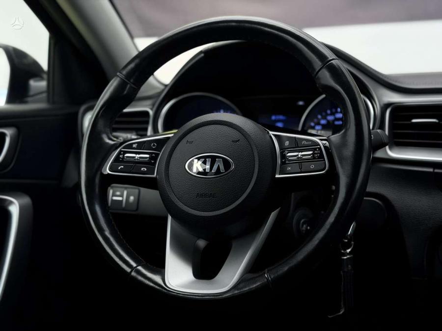 Grey Kia Ceed 2019 in Vilnius, with an engine capacity of 1.37 L and mileage of 104 thousand km for 10900 €, photo 19 on AUTOMOTO.COM.LV