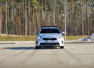 Grey Kia Ceed 2019 in Riga, with an engine capacity of 1.60 L and mileage of 141 thousand km for 6190 €, photo 4 on AUTOMOTO.COM.LV