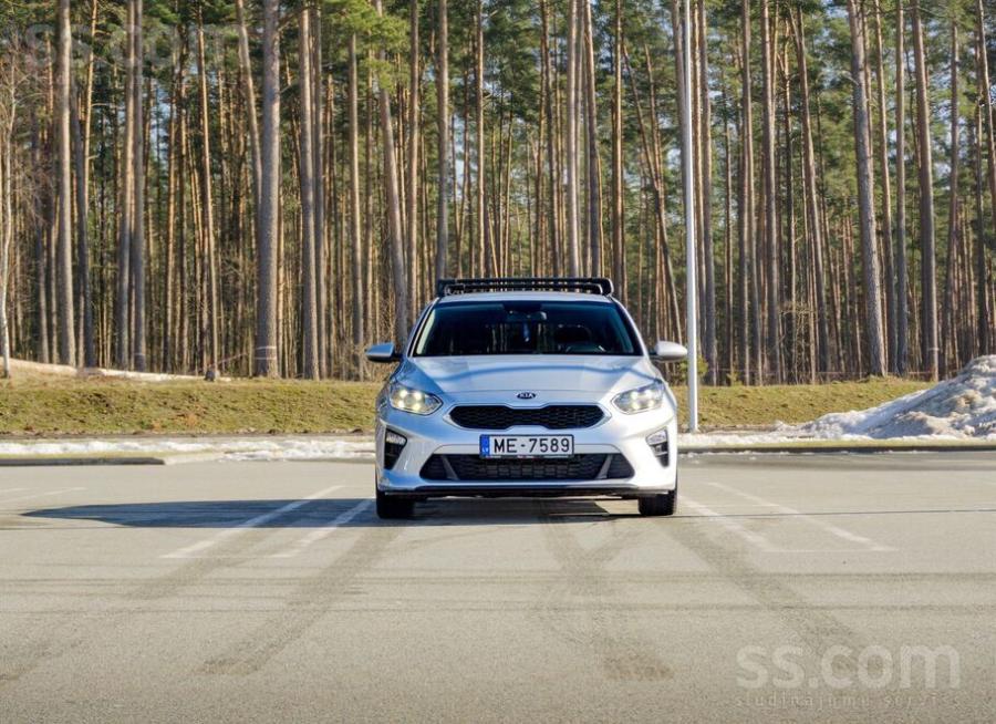 Grey Kia Ceed 2019 in Riga, with an engine capacity of 1.60 L and mileage of 141 thousand km for 6190 €, photo 4 on AUTOMOTO.COM.LV