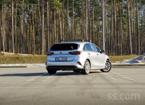 Grey Kia Ceed 2019 in Riga, with an engine capacity of 1.60 L and mileage of 141 thousand km for 6190 €, photo 6 on AUTOMOTO.COM.LV