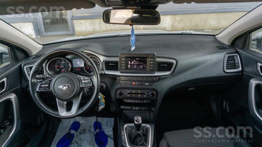 Grey Kia Ceed 2019 in Riga, with an engine capacity of 1.60 L and mileage of 141 thousand km for 6190 €, photo 12 on AUTOMOTO.COM.LV