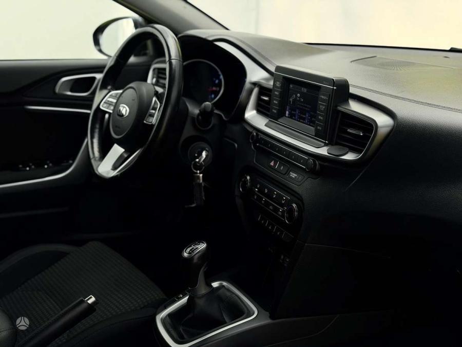 Grey Kia Ceed 2019 in Vilnius, with an engine capacity of 1.37 L and mileage of 104 thousand km for 10900 €, photo 16 on AUTOMOTO.COM.LV
