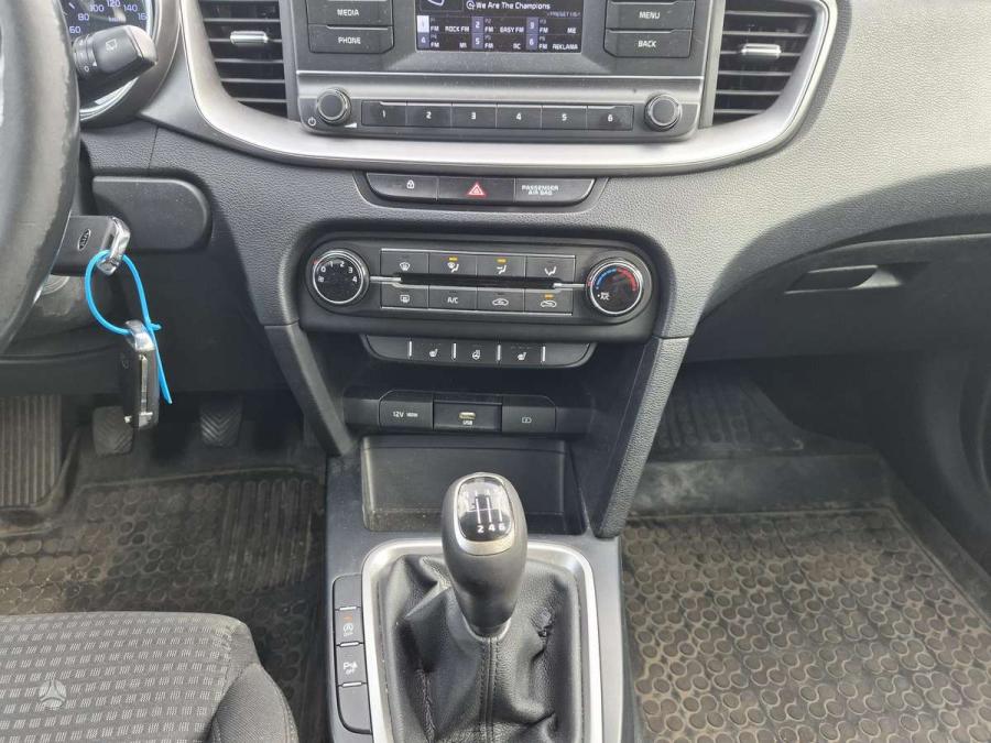 Pelēks Kia Ceed 2019 Kauņa, ar dzinēja tilpumu 1.60 L un nobraukumu 178 tūkst. km par 6800 €, foto 14 vietnē AUTOMOTO.COM.LV