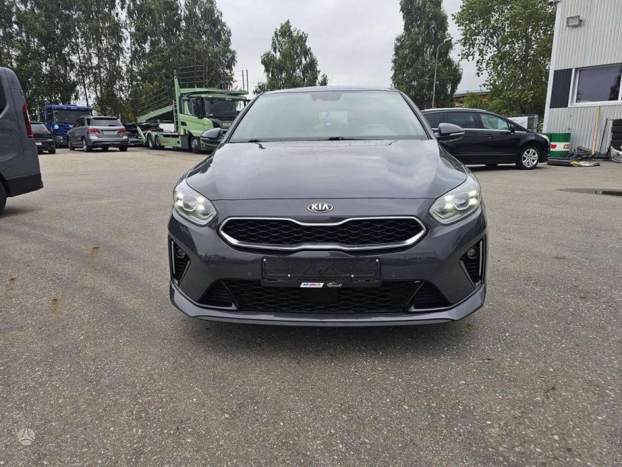 Grey Kia Ceed 2019 in Ukmerge, with an engine capacity of 1.60 L and mileage of 220 thousand km for 7650 €, photo 3 on AUTOMOTO.COM.LV